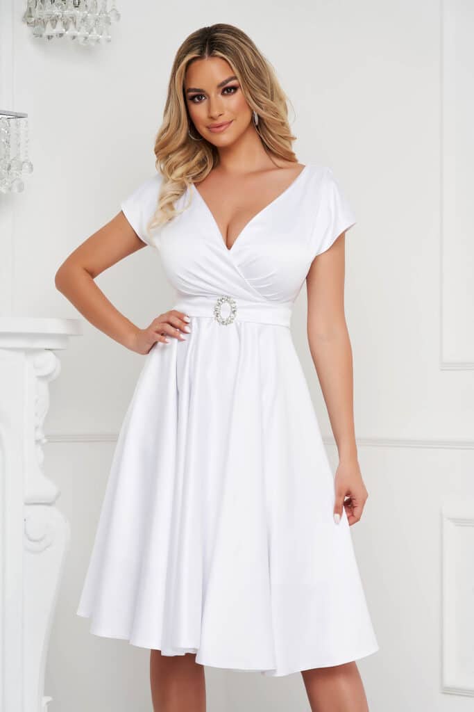 Rochie PrettyGirl Alba Eleganta Midi In Clos Decolteu Petrecut » Iubesc ...
